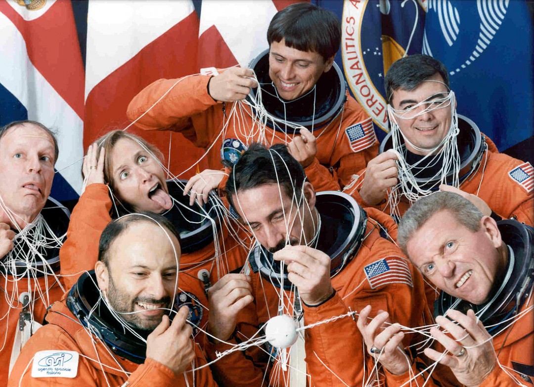 nasa-space-shuttle-crew-funny-group-photo-01 – La boite verte