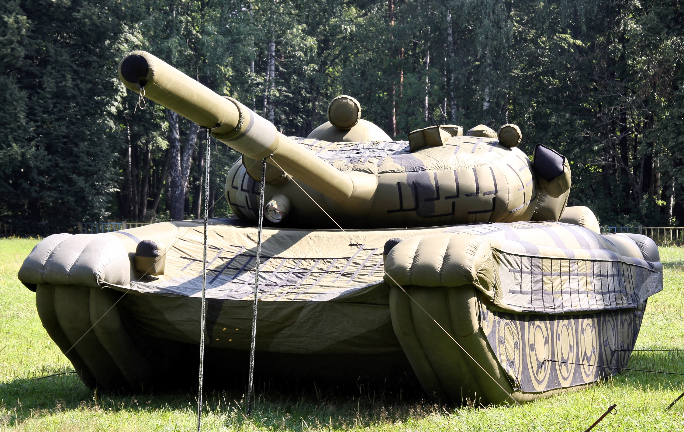 tank-gonflable-moderne-01 – La boite verte