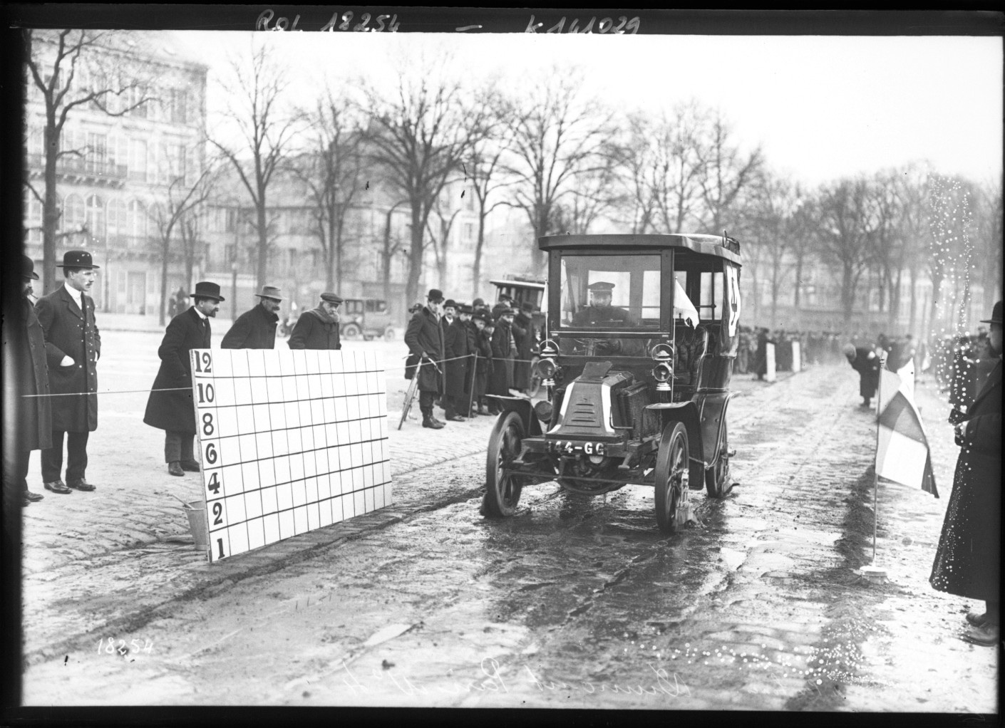 Le concours de pare-boue de la Ville de Paris en 1912 – La boite verte