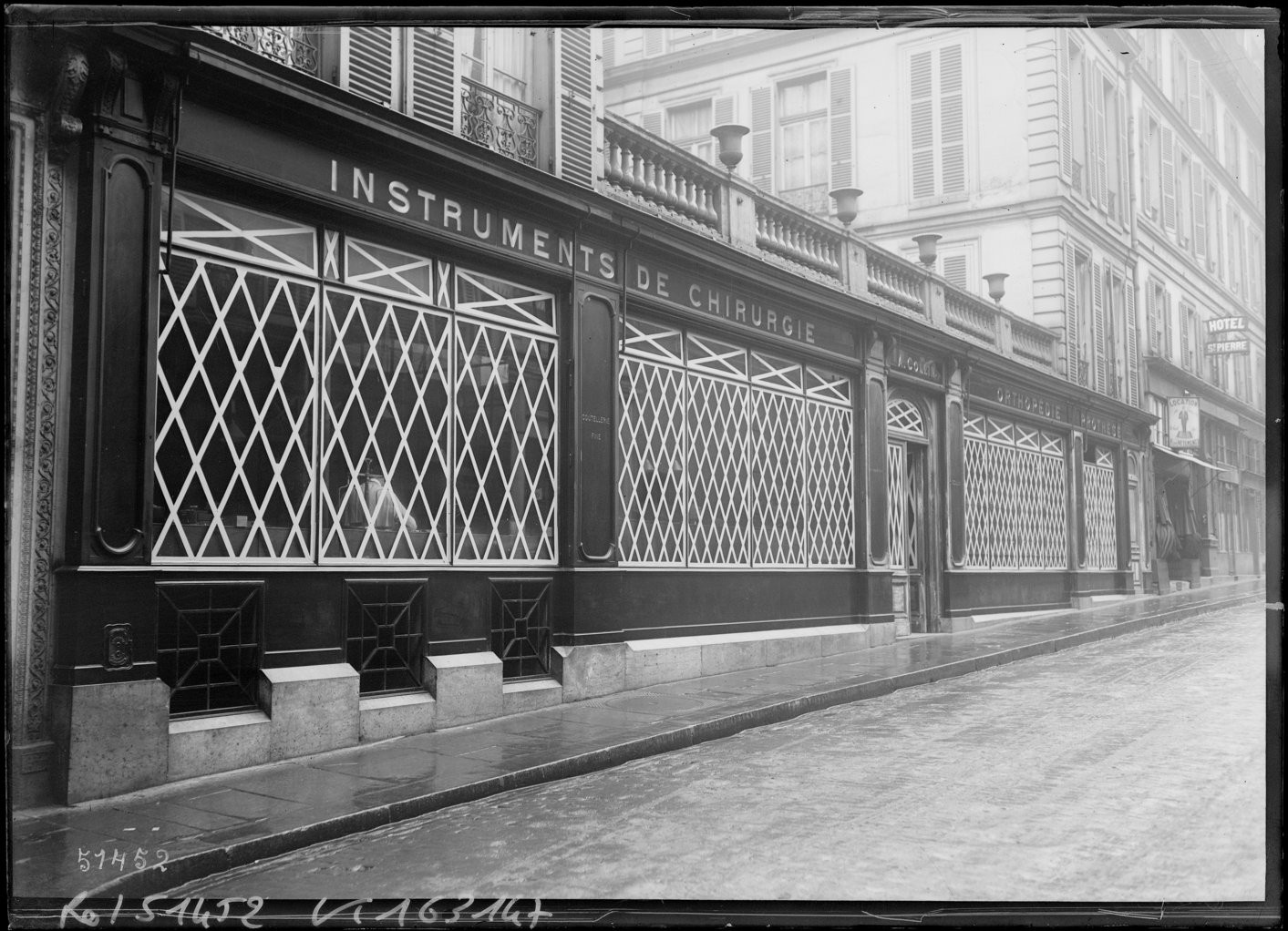 protection-vitrine-bombardement-guerre-paris-09 – La boite verte
